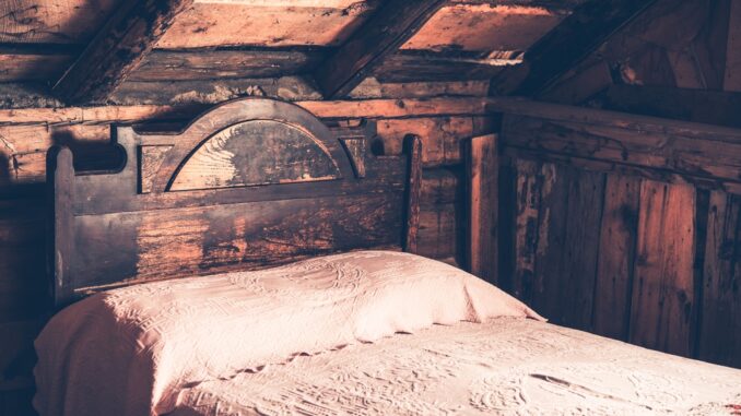 Renovace staré a zašlé postele pomocí dobře známé suroviny ze špajzu ...